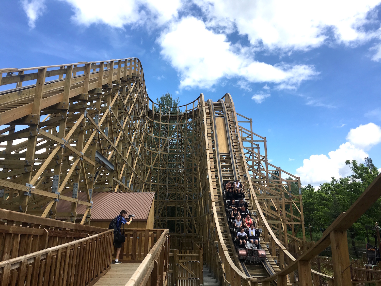 Testé ! Le nouveau grand-huit en bois Timber de Walibi Rhone Alpes ...