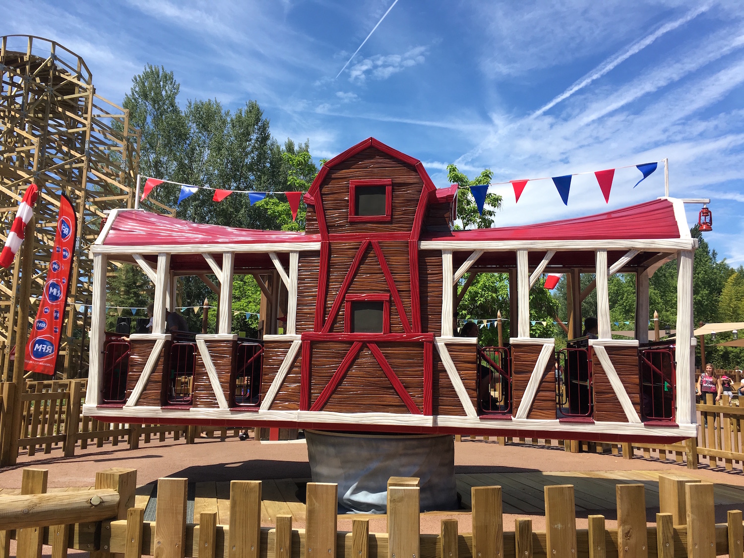 Testé ! Le nouveau grand-huit en bois Timber de Walibi Rhone Alpes ...