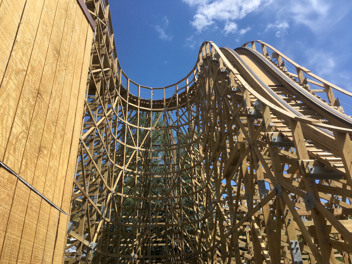 Testé ! Le nouveau grand-huit en bois Timber de Walibi Rhone Alpes ...