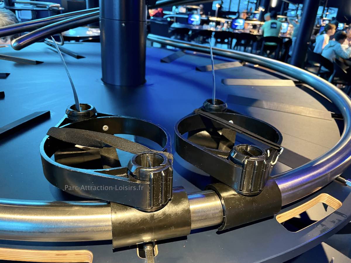 Test du Space Loop : le restaurant Roller Coaster du Futuroscope (vidéo ...