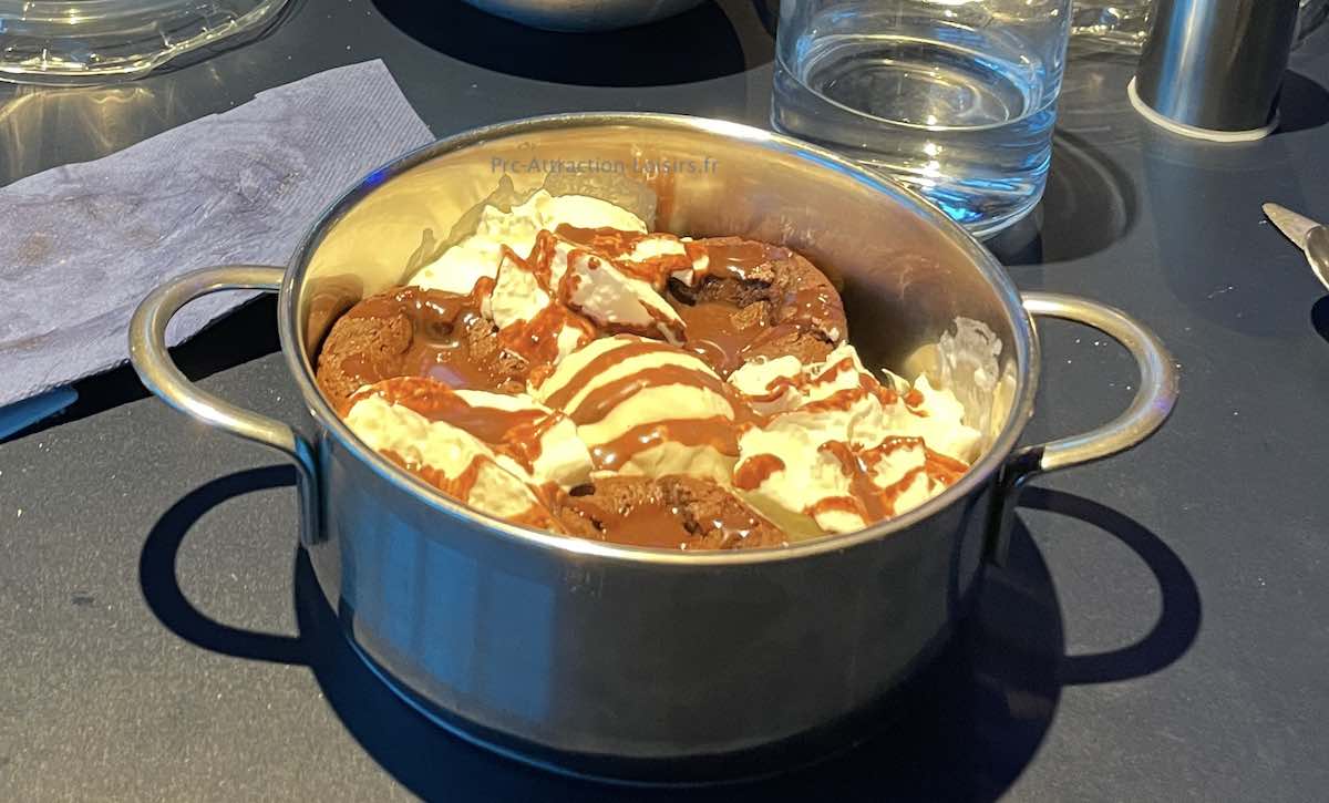 Test du Space Loop : le restaurant Roller Coaster du Futuroscope (vidéo ...